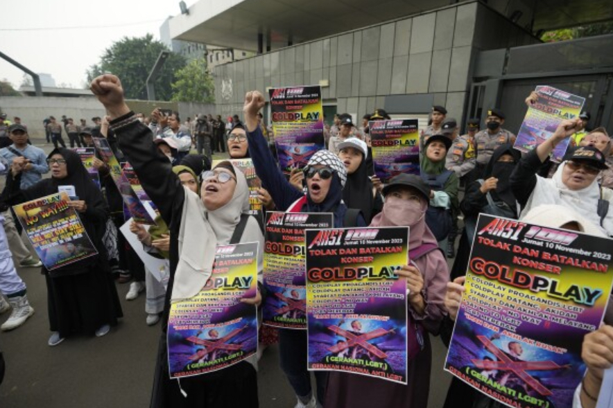 Coldplay Concert in Indonesia Faces Protests Over LGBT+ Support"
